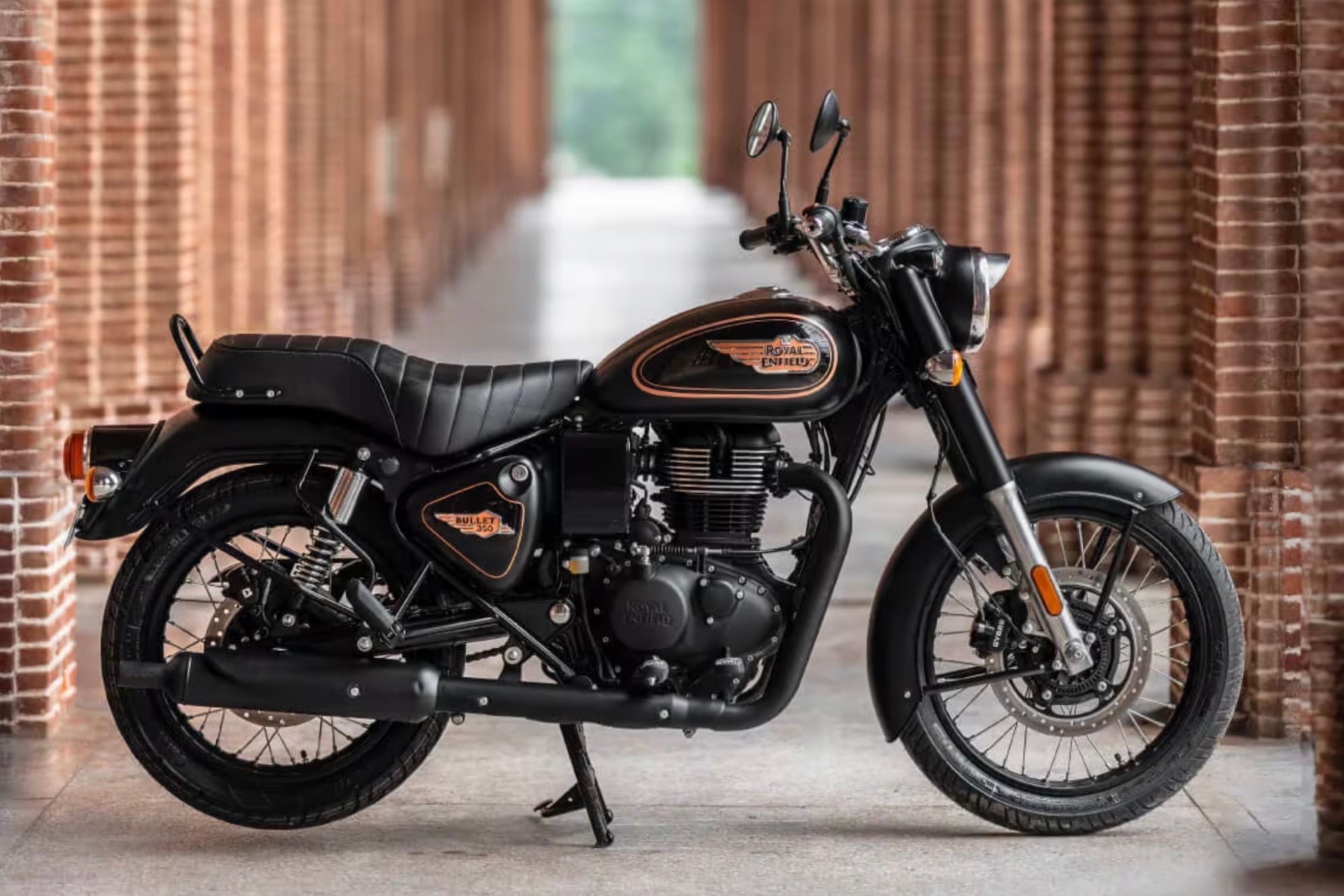 Royal Enfield Guerrilla 450: Variants, Prices, and Specifications ...